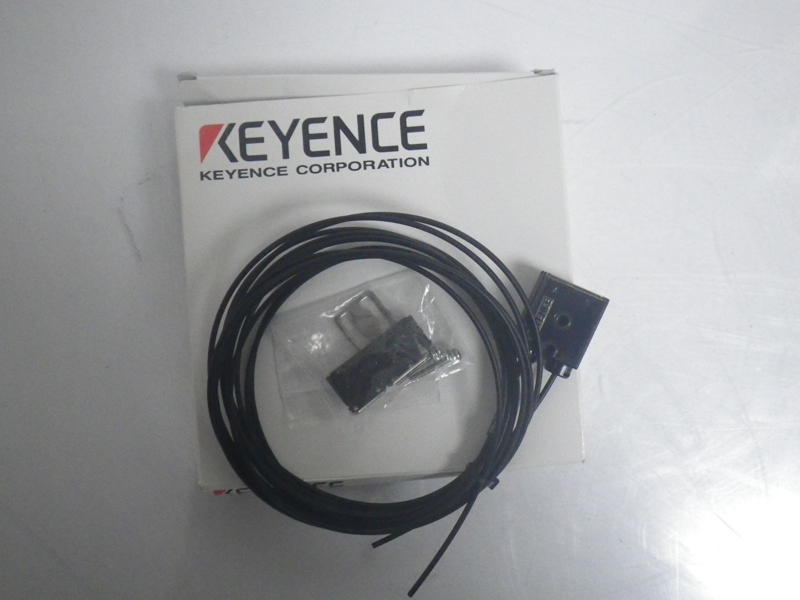 Keyence RGB Digital Fiber Sensor CZ-40